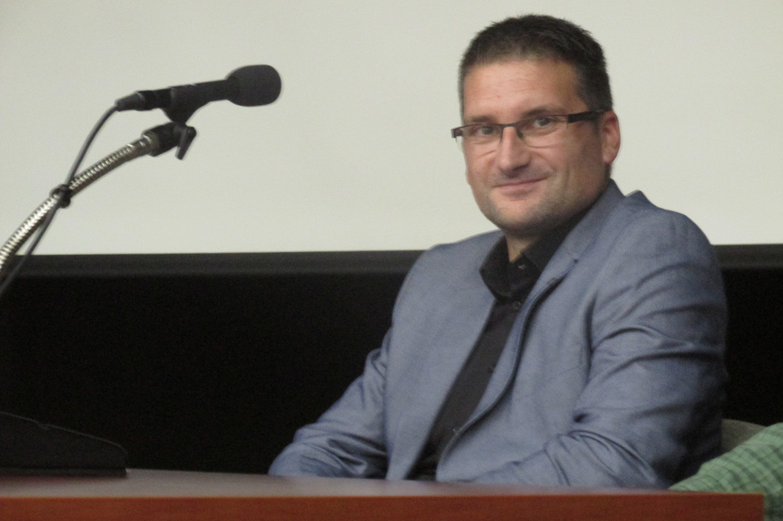 Bijeljina - Promovisan roman "Umro sam u petak" Nenada Gugla - NOVI GLAS